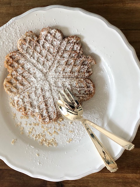 Knusprig frische Waffeln mit Hafermehl.
